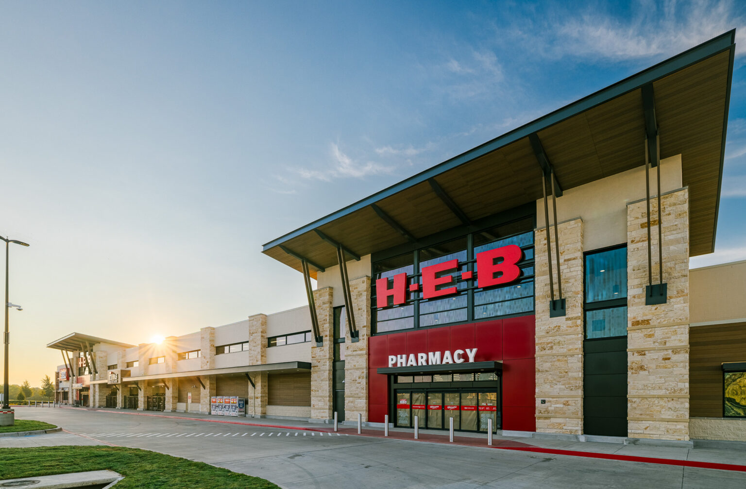 H-E-B opens Jordan Ranch store to serve communities in Katy and ...